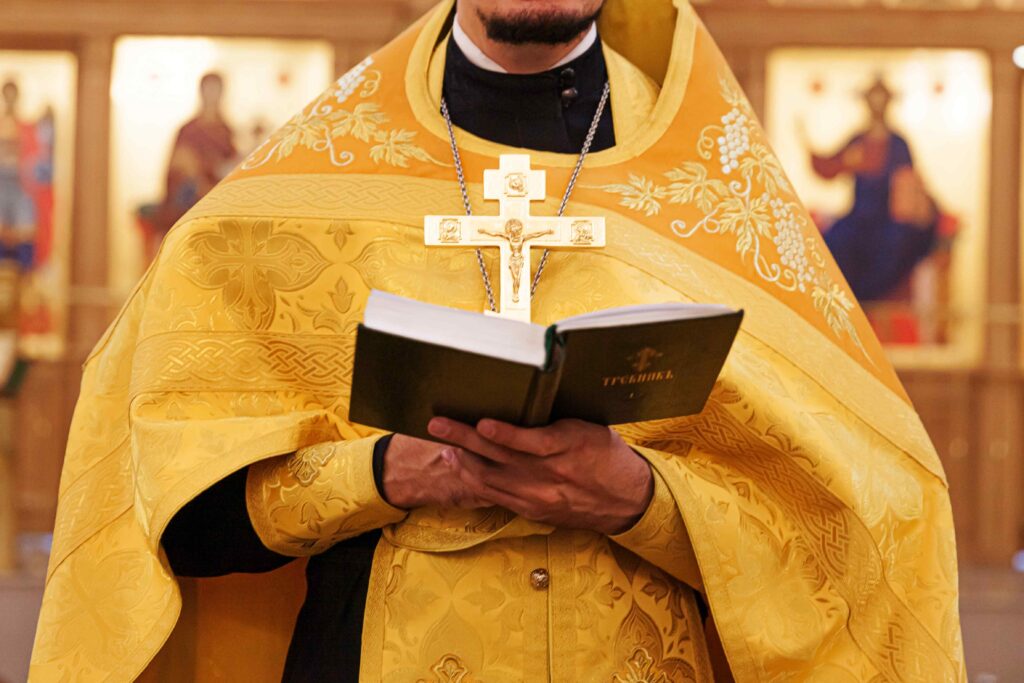 R1 Visa for Religious Workers: Path to Green Card